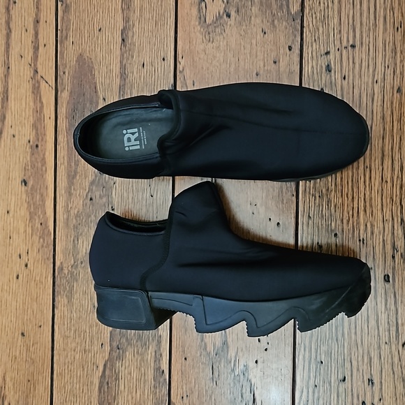 iRi NYC | Shoes | Iri Nyc Wes I Black Low Top Sneaker Womens Size 385 ...